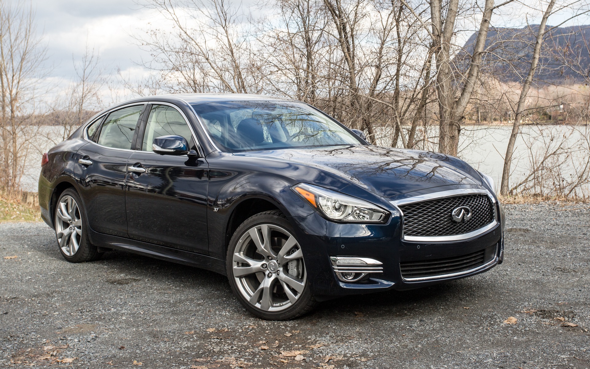 The 2015 Infiniti Q70: Overshadowed Luxury - Review - The Car Guide