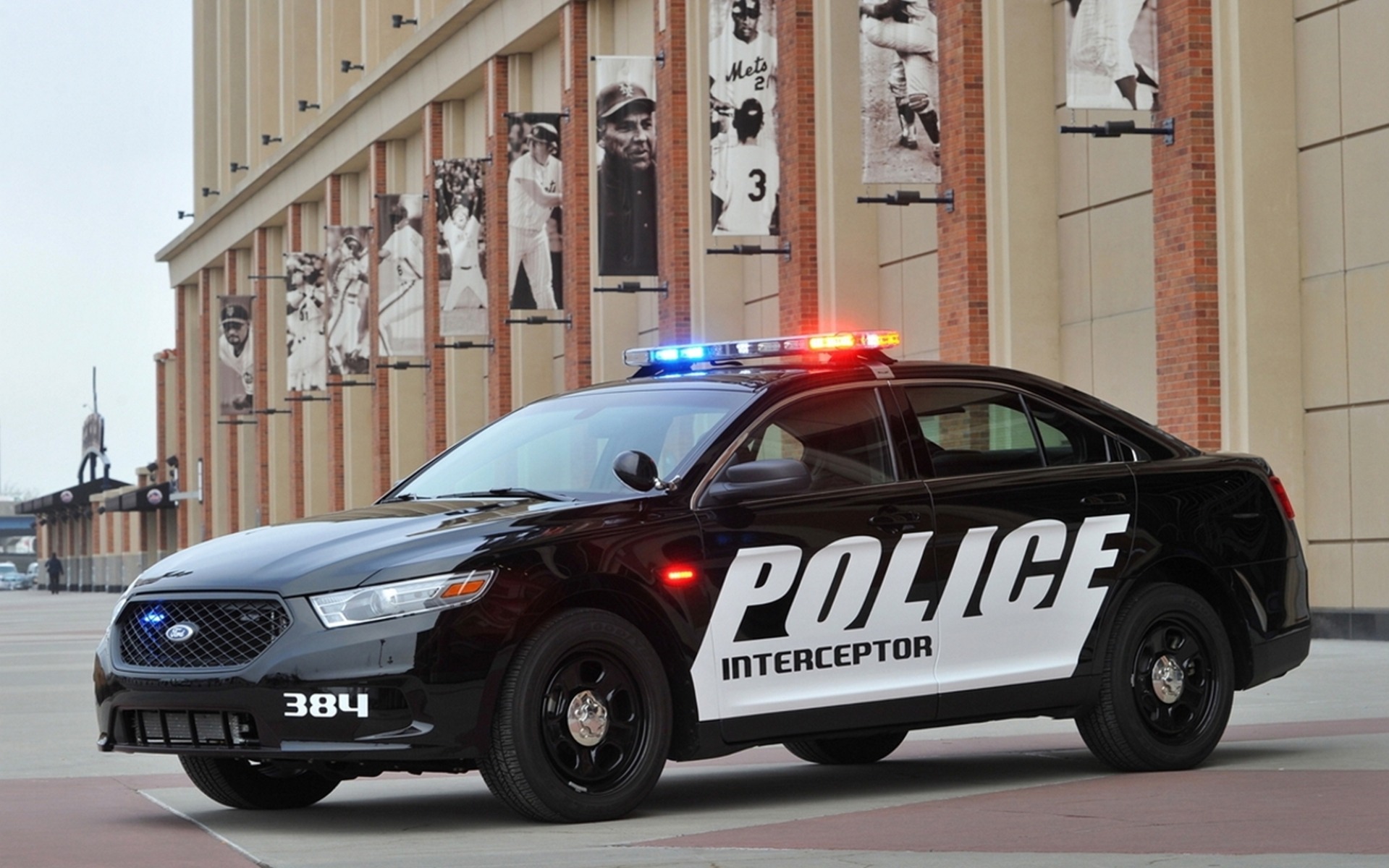 Les 10 voitures de police les plus rapides de 2017! - 5/10